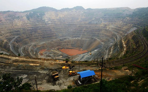 Inside one of China's largest iron mines | Dialogue Earth