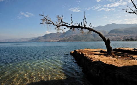 Why can’t we protect China’s cleanest freshwater lake? | Dialogue Earth