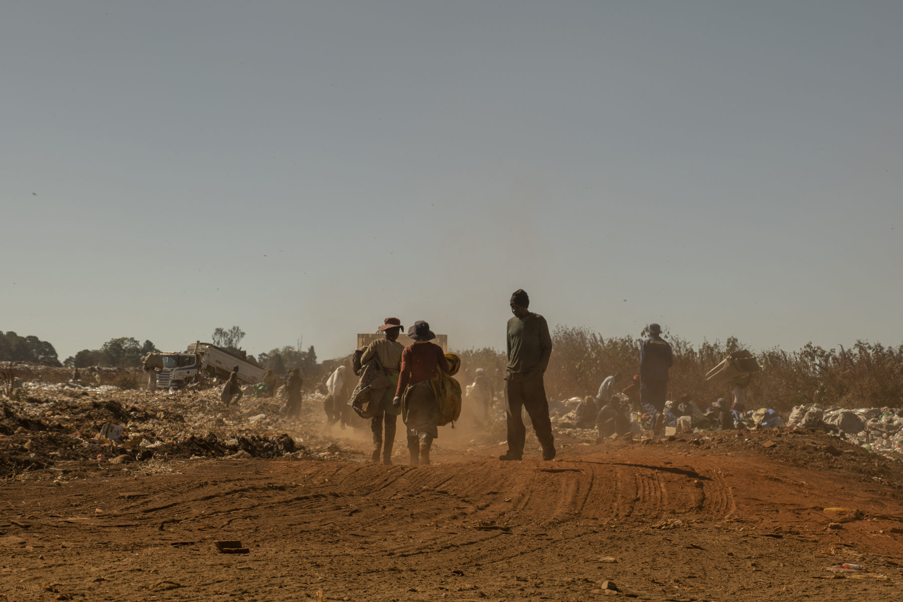 The high cost of Zimbabwe’s cheap solar gear | Dialogue Earth