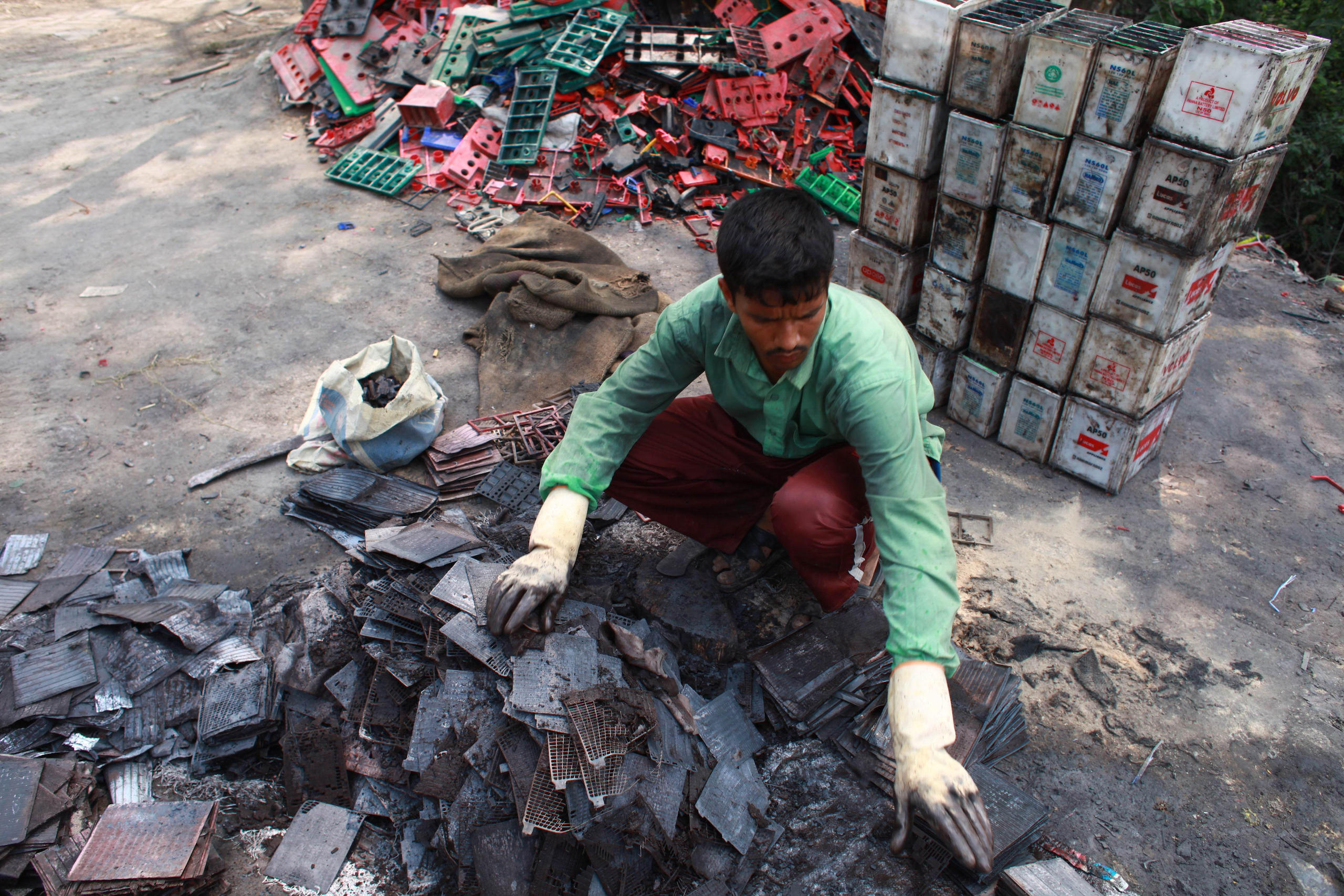 South Asia’s toxic battery recycling problem | Dialogue Earth