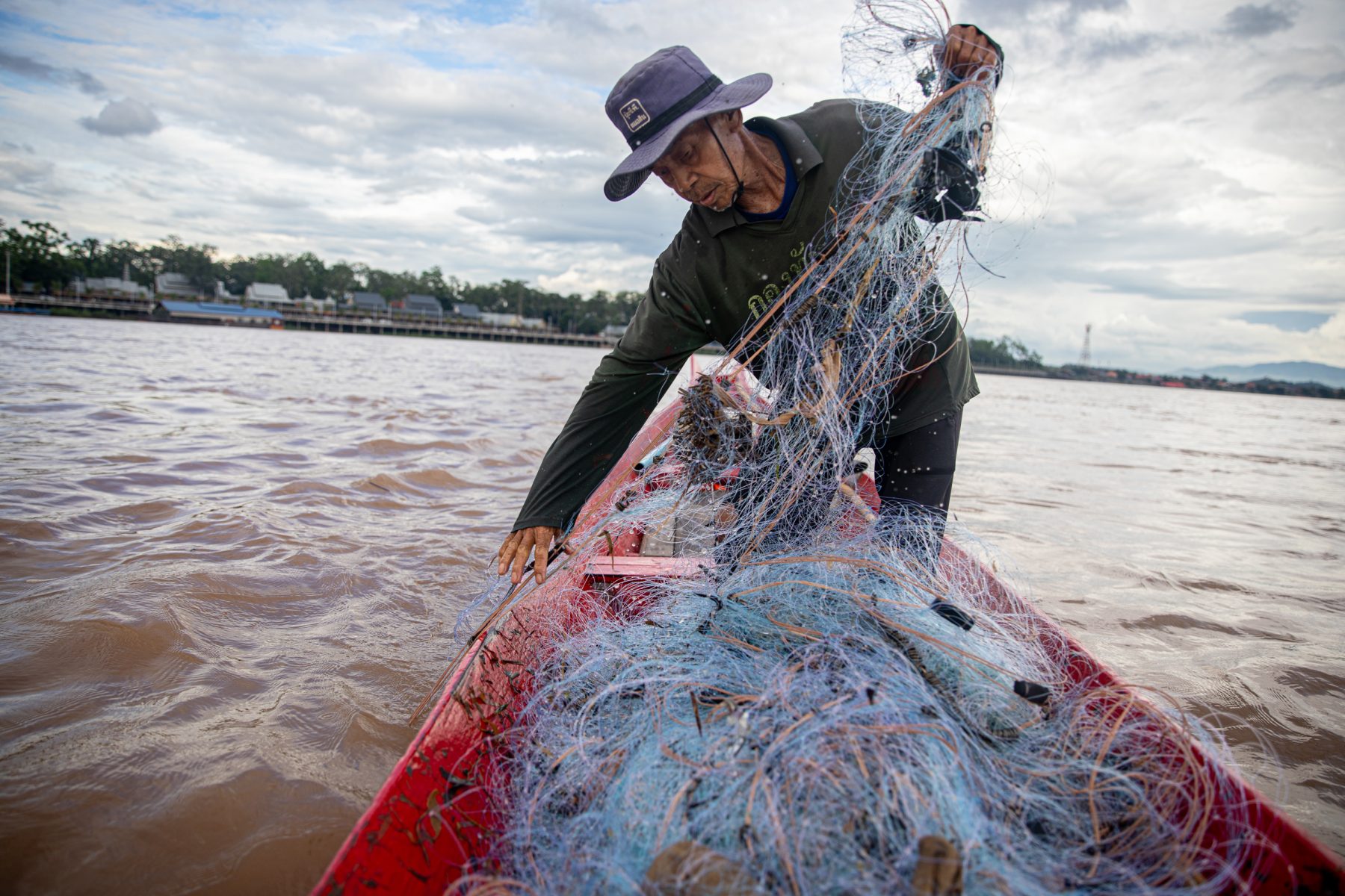 The struggle against plastic choking the Mekong | Dialogue Earth